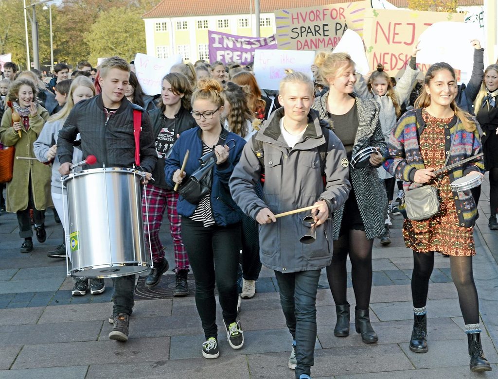 Elever Demonstrerer Mod Besparelser Sjællandske Nyheder