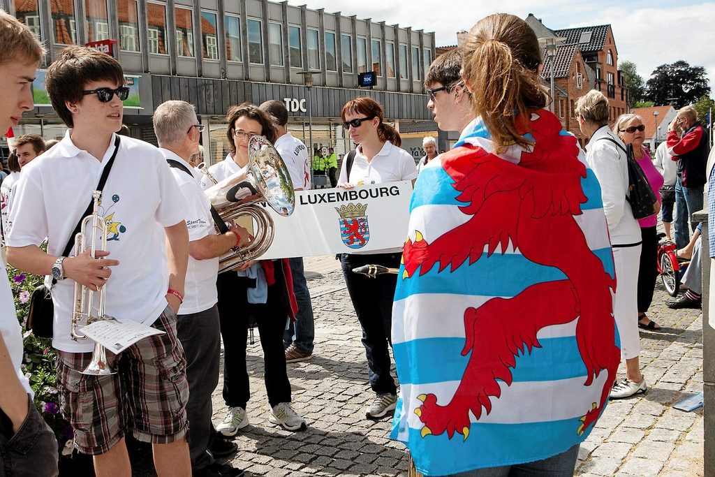 500 Europæere Gik Parade Gennem Byen Sjællandske Nyheder