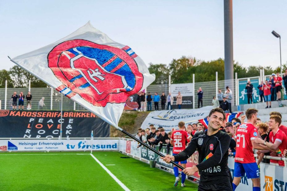 Tæt På Superliga Oprykning Nu Raser Fodboldfeberen For Alvor I