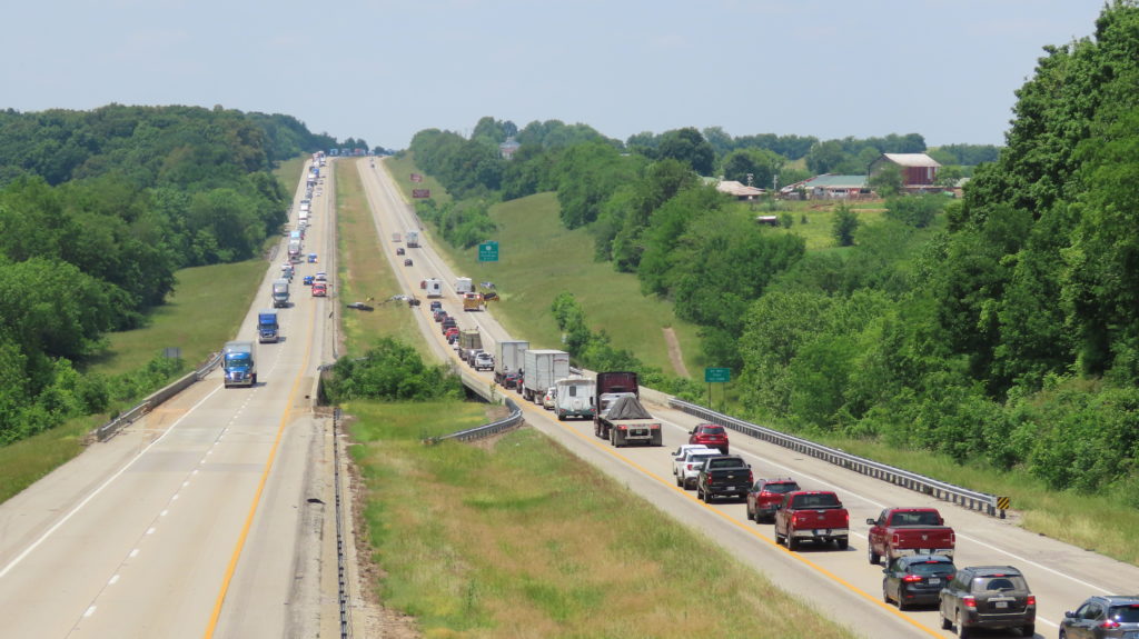 Three Injured In Sunday Interstate 24 Crash Whvo Fm