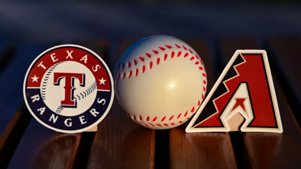 Texas Rangers Beat Arizona Diamondbacks 3 1 In Game 3 Of World Series