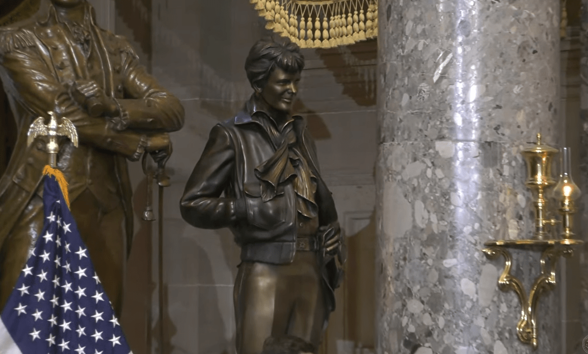 Amelia Earhart Statue Is Unveiled At Us Capitol T95 The Rock Station