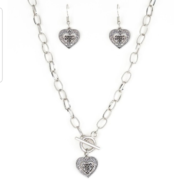 Paparazzi Accessories Paparazzi Silver Heart Necklace Set Poshmark