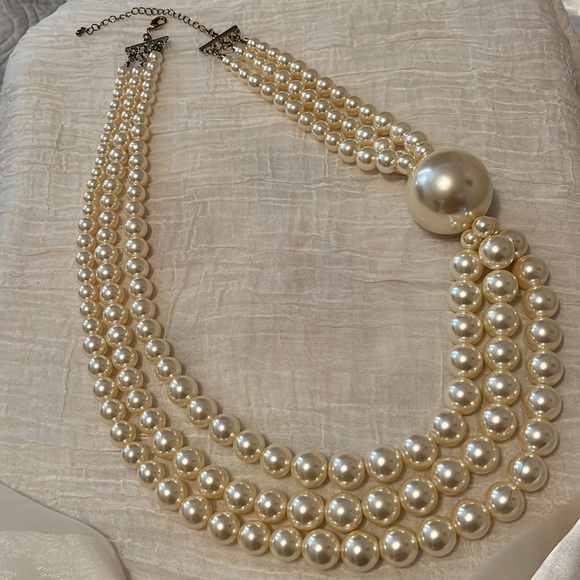 Accessories 3 Strand White Pearl Necklace Beautiful Poshmark