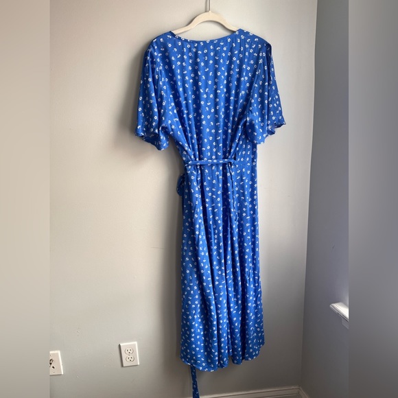 Lulus Dresses Lulus Maretta Blue And White Floral Print Wrap Dress