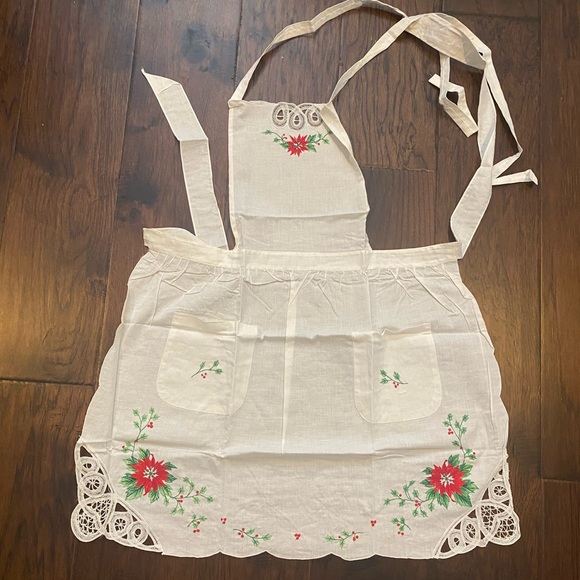 Kitchen Vintage Poinsettia White Embroidered Battenberg Lace Apron