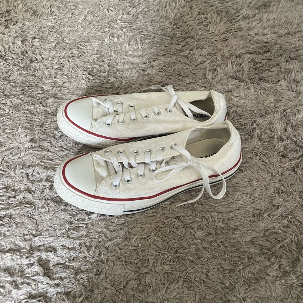 Low Top White Converse Gem