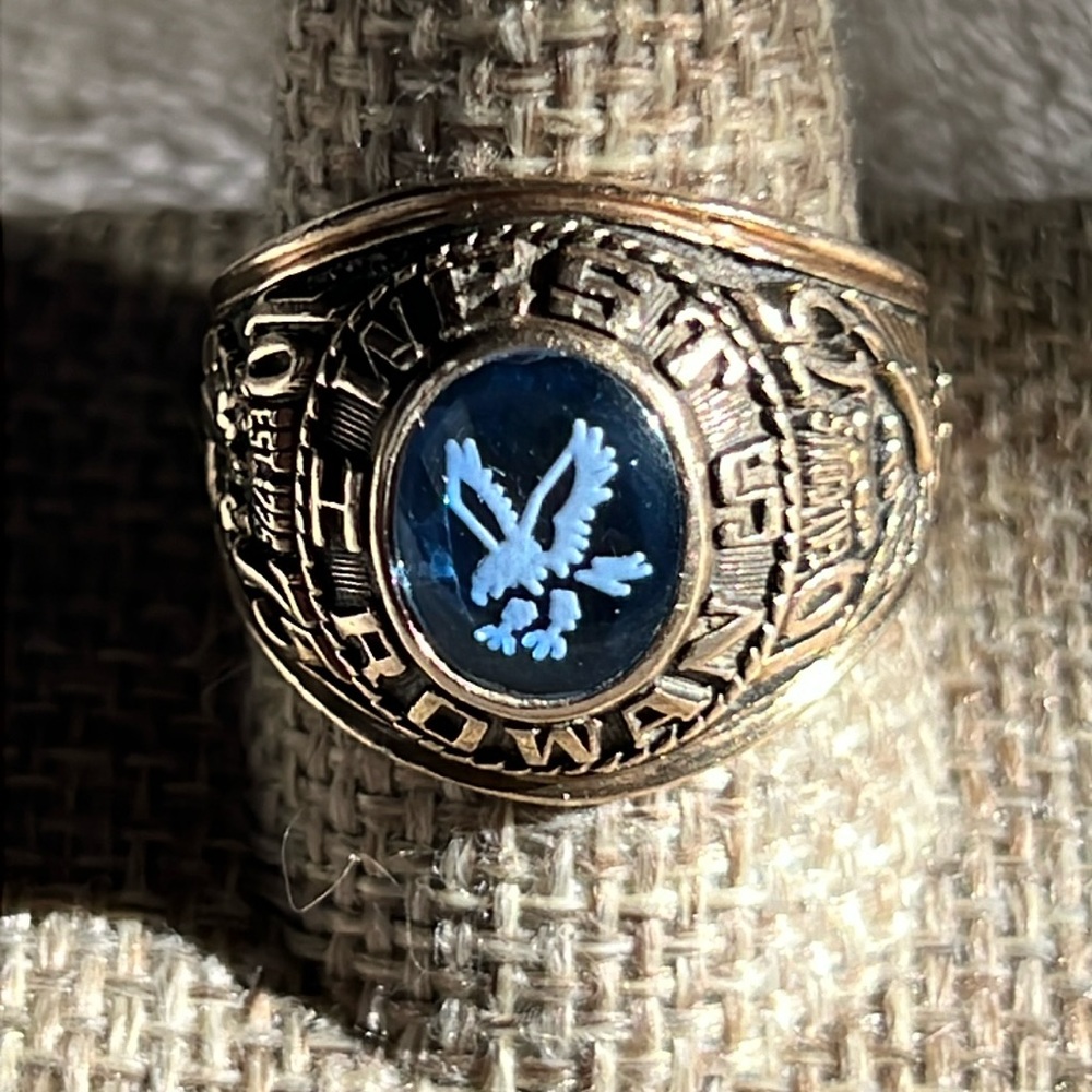 Vintage 1975 Class Ring Balfour 10k Gem