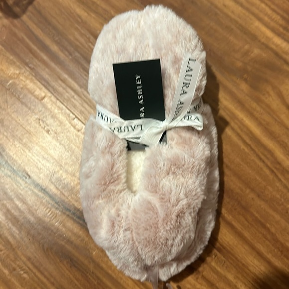 Laura Ashley Shoes Nwt Laura Ashley Faux Fur Slippers Ml 89 Poshmark