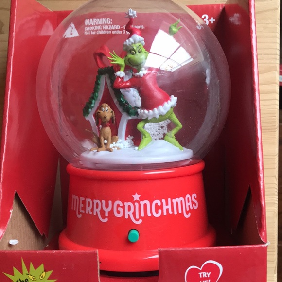 Dr Seuss Holiday The Grinch And Max Merry Grinchmas Snow Globe