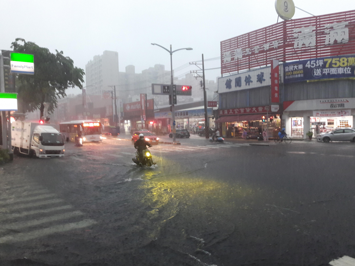 14縣市大雨特報！雙北嚴防雷雨，未來一週天氣「雨下到崩潰」？第5波鋒面「這天」報到 今周刊