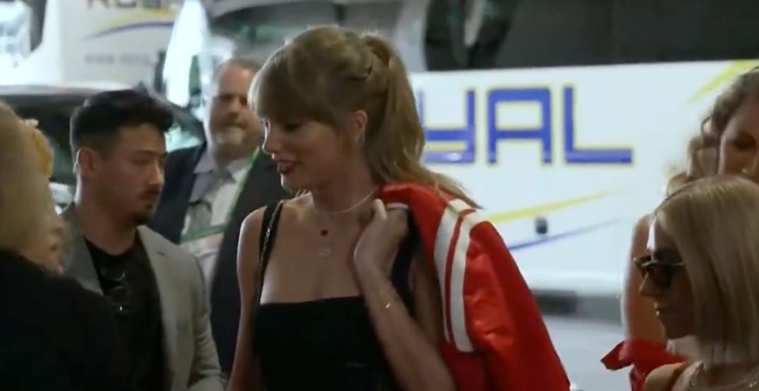 Taylor Swift Arrives At Super Bowl With Superstar Guests Offside