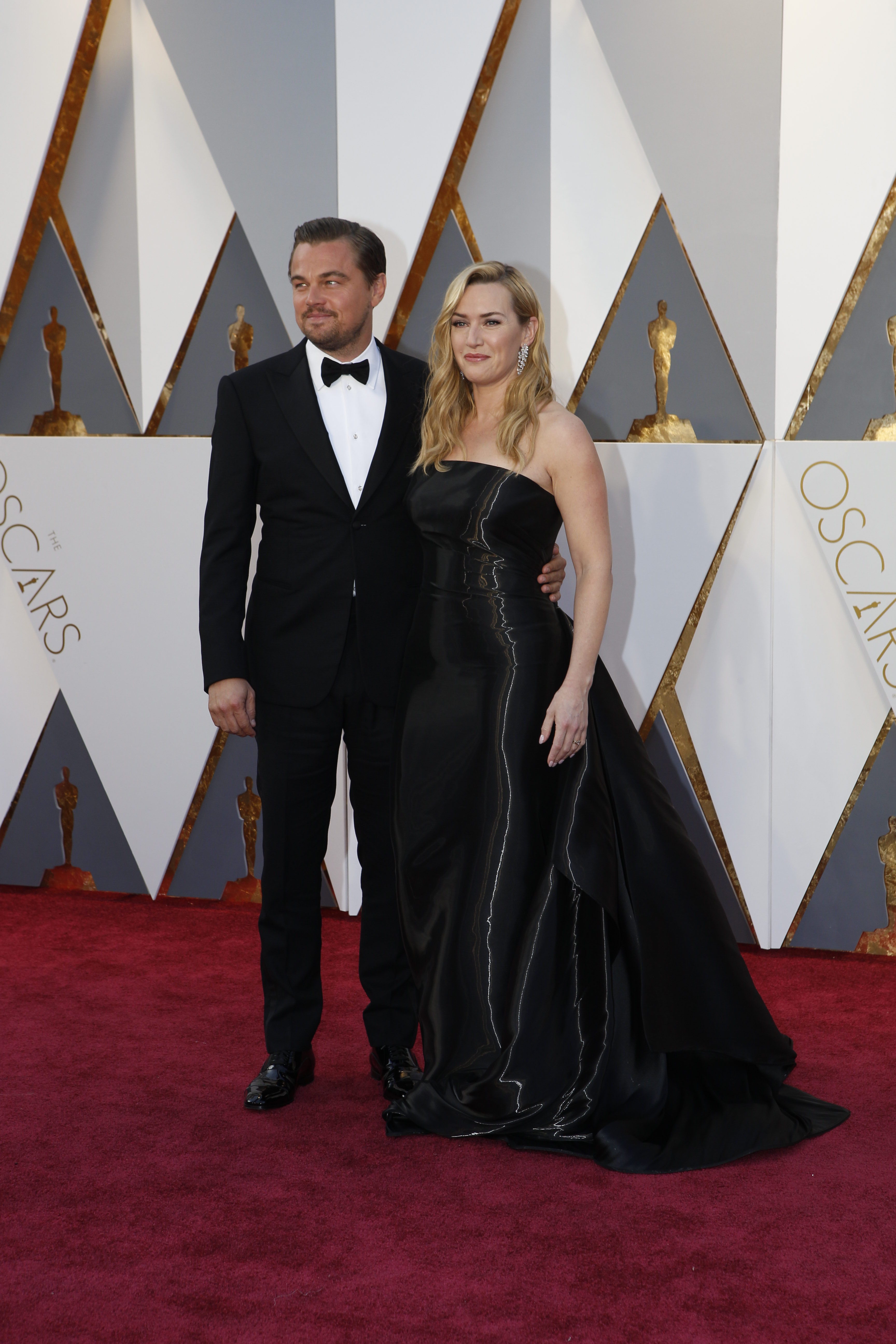 Leonardo Dicaprio And Kate Winslets 2016 Oscars Red Carpet Interview