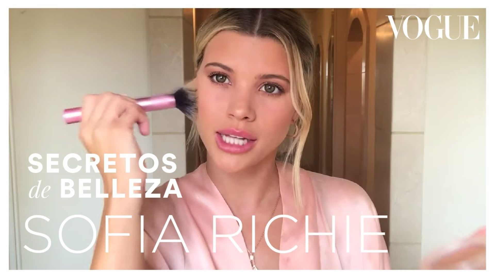 Ver Sofia Richie Nos Muestra Su Rutina Para Maquillar Un Rostro