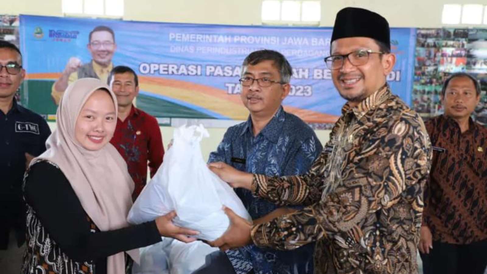 Wabup Garut Hadiri Opm Bersubsidi Di Kecamatan Kersamanah