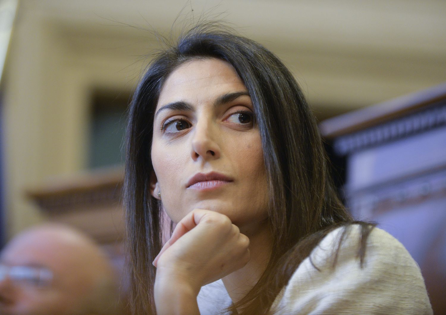 Raggi Indagata Che Cosè Il Caso Marra E Perché Fa Tremare La Giunta