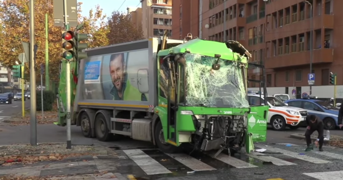 È Morta La Donna Coinvolta Nello Scontro Tra Bus A Milano