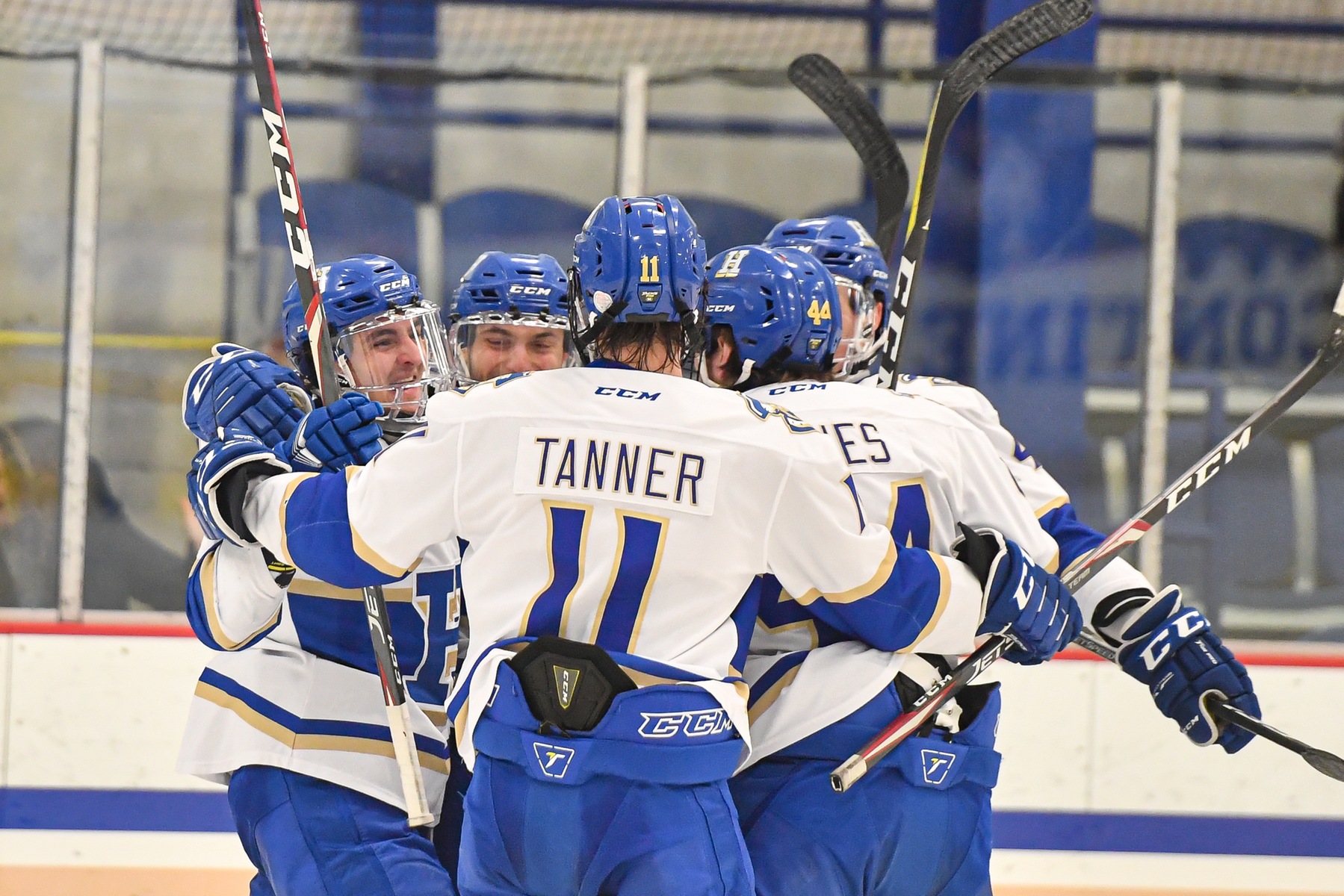 Mens Hockey Advances To Nescac Semifinals With 5 1 Win Over Bowdoin