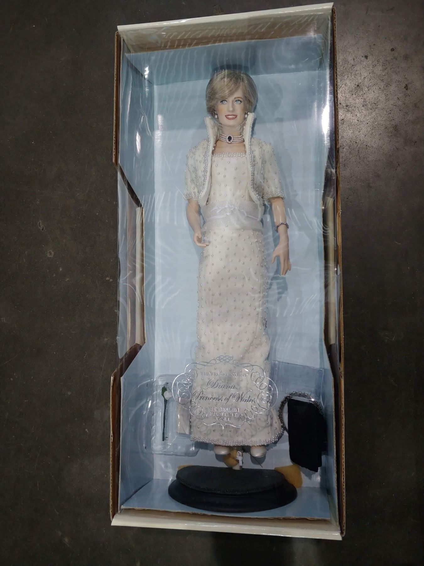 The Franklin Mint Diana Princess Of Wales Porcelain Portrait Doll