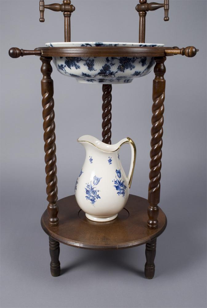 Fine Victorian Wash Stand Pitcher And Basin