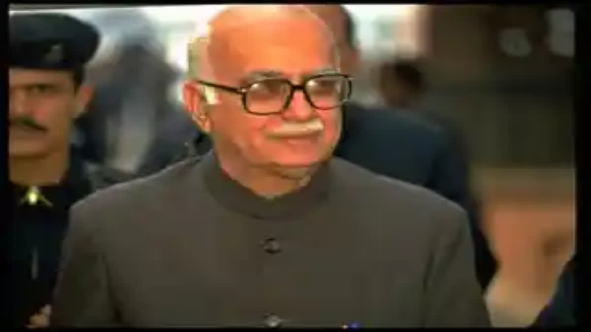 Several Bjp Dignitaries Congratulate Lk Advani On Being Conferred With