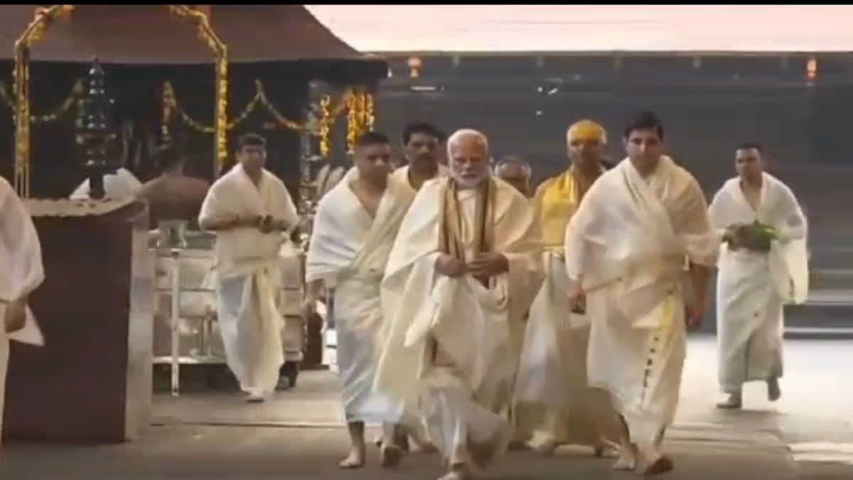 Kerala Pm Modi Offers Prayers At Lord Krishna Temple In Guruvayur