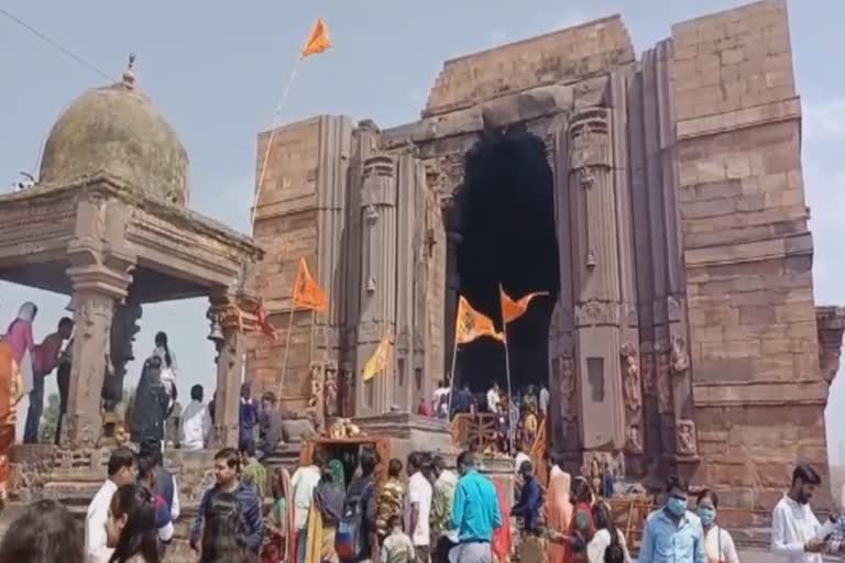 Sawan Somwar 2022 पहले सोमवार को भोजपुर शिव मंदिर पर दिखा भक्तों का