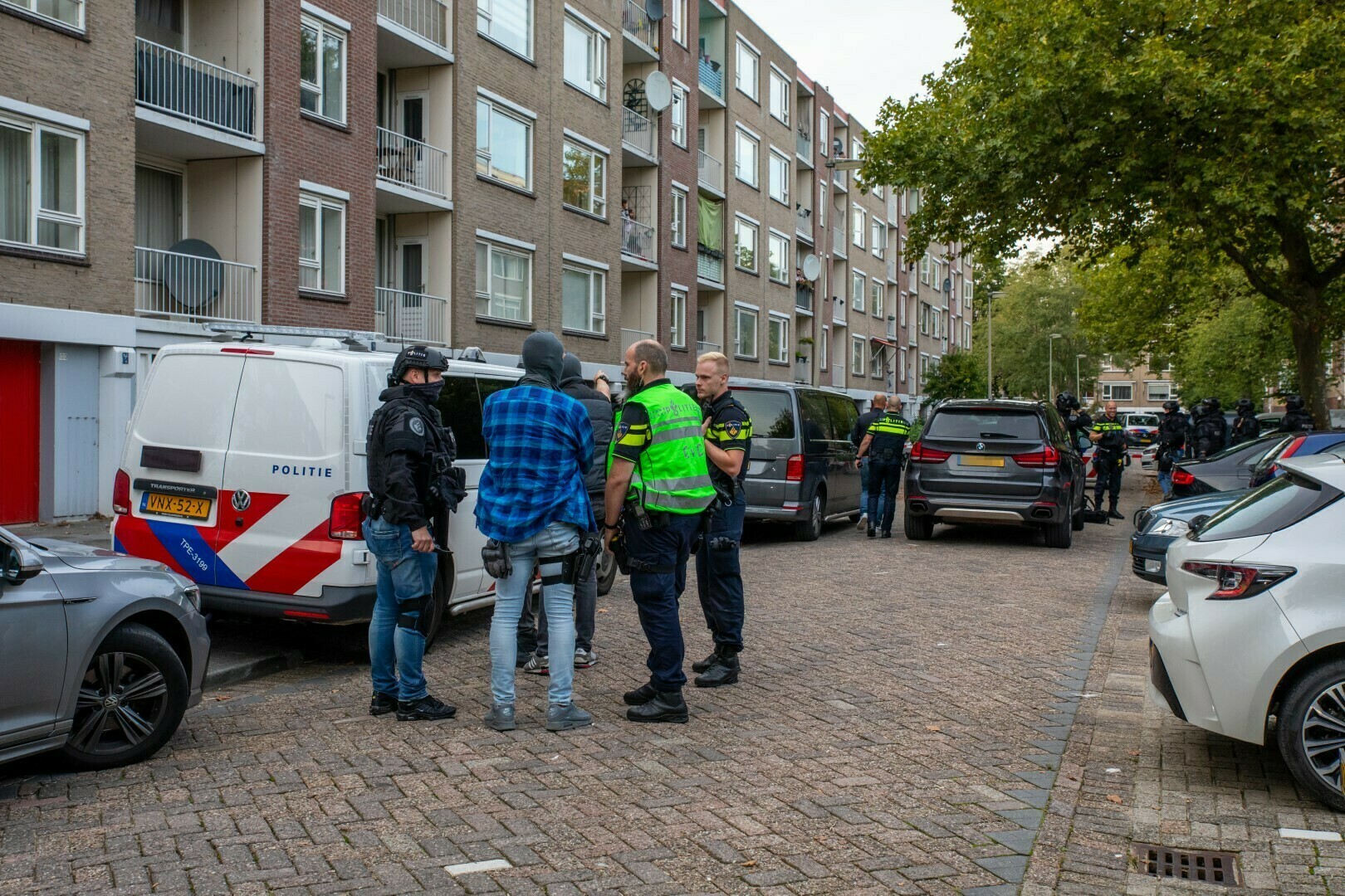 Hulpdiensten Uren Bezig Met Verwarde Man Op Balkon Dsi Grijpt In