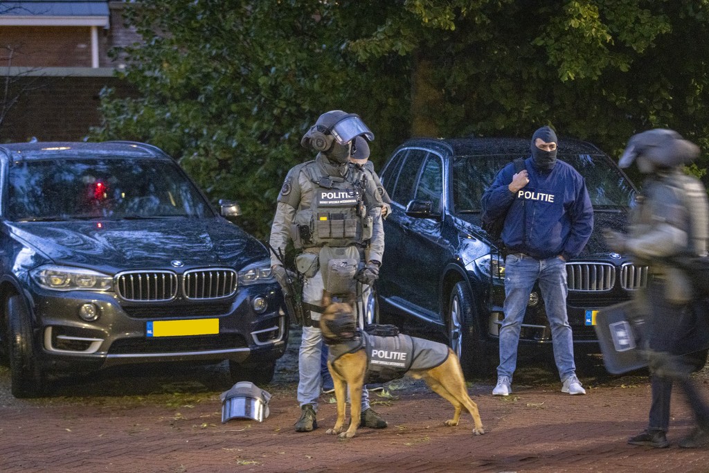 Update Vier Aanhoudingen Door At Na Vuurwapenmelding Onder Meer 13