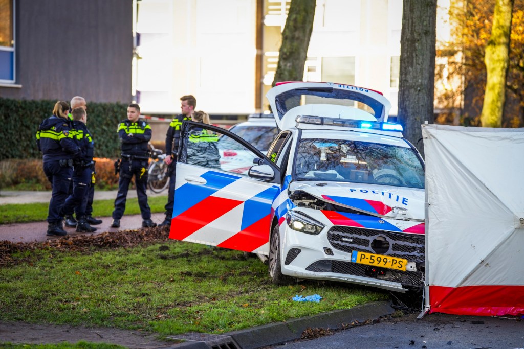 Foto Update 31 Jarige Motorrijder Dood Na Aanrijding Met Politieauto