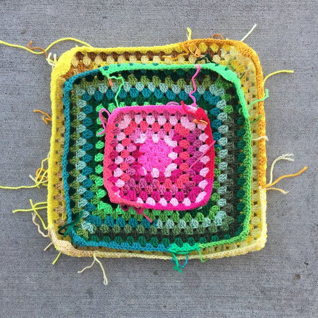 The Saga Of The Scrap Yarn Granny Squares Continues Crochetbug