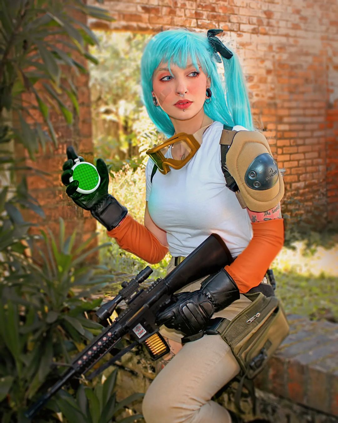 Dragon Ball Chica Pin Up Hace Increíble Cosplay De Bulma Motociclista