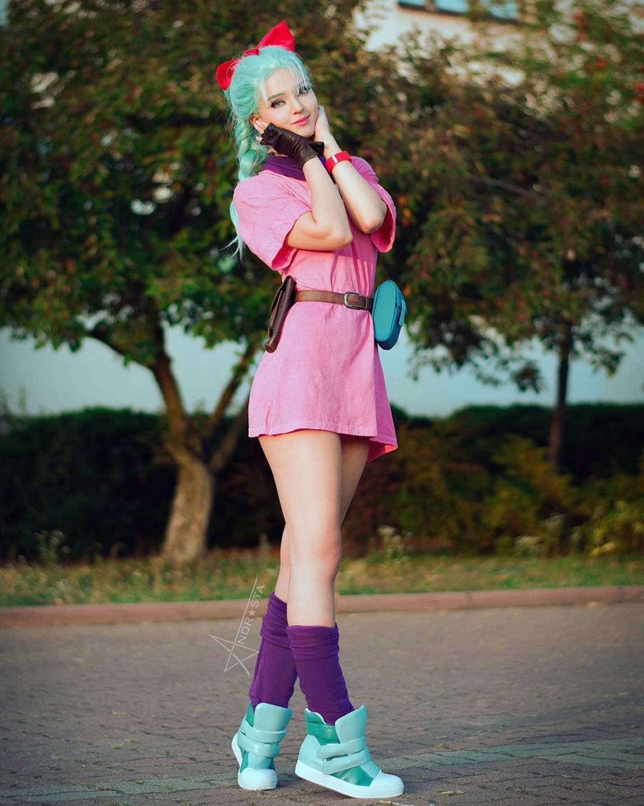 Dragon Ball Cosplayer Trae De Regreso A La Joven Bulma Con El Atuendo