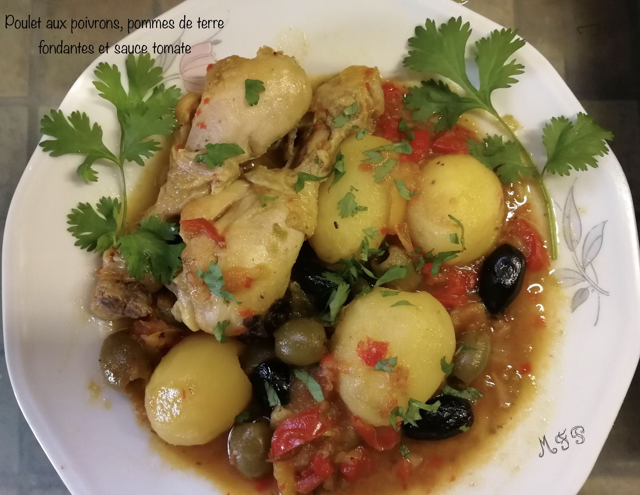 Poulet Aux Poivrons Pommes De Terre Fondantes à La Sauce Tomate