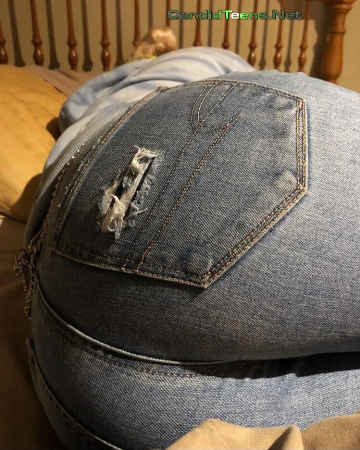 Spying On Sexy Step Sister Ass In Tight Jeans Candid Teens