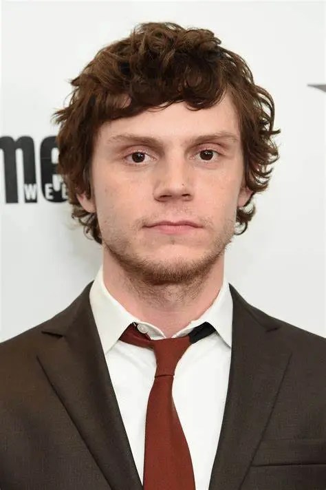 Evan Peters Vermögen Celebz Circle