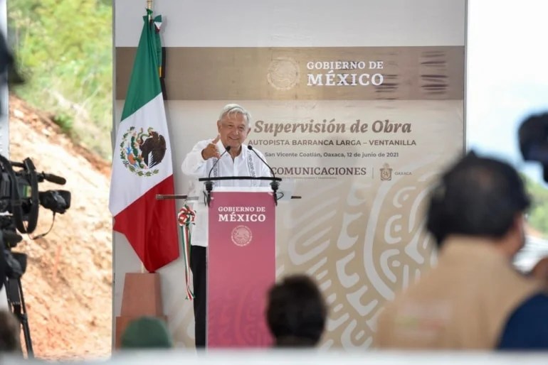 Amlo Supervisa Construcción De Autopista Barranca Larga Ventanilla En