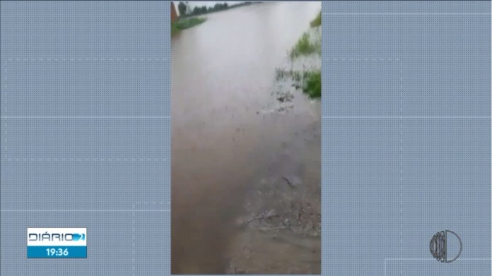 Chuva Forte Provoca Alagamentos Em Ruas Do Jardim Aeroporto Iii Em