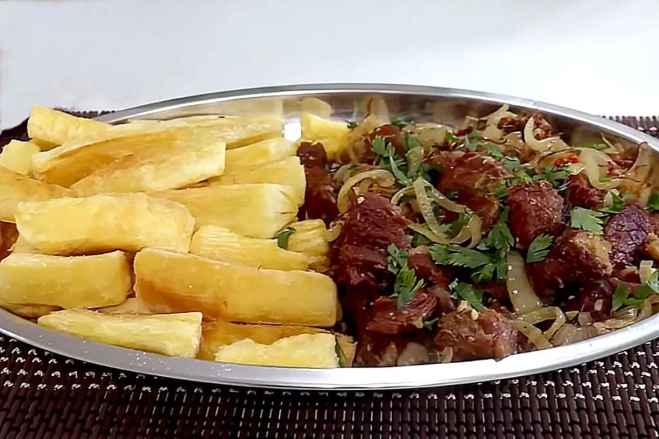 Receita De Carne Seca Acebolada Com Mandioca Frita