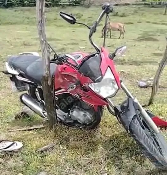 Motociclista Fica Preso Em Cerca De Arame Farpado Após Cair Do Veículo