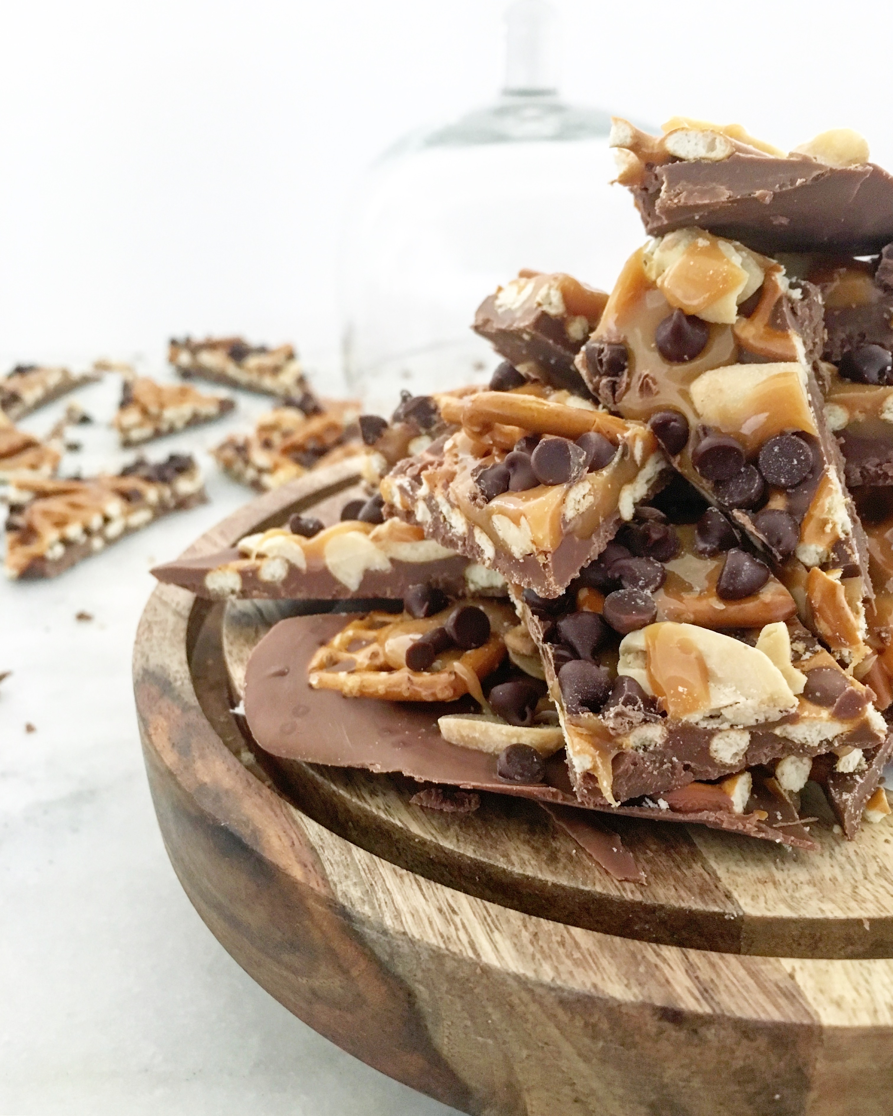 Salted Caramel Pretzel Chocolate Bark à La Susu