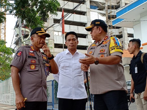 Malam Pergantian Tahun Polisi Jaga Jalan Gubeng 24 Jam