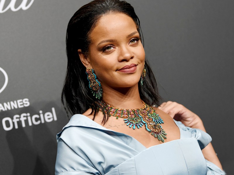 Rihanna Un Homme Entre Par Effraction Chez Elle Pour La Violer