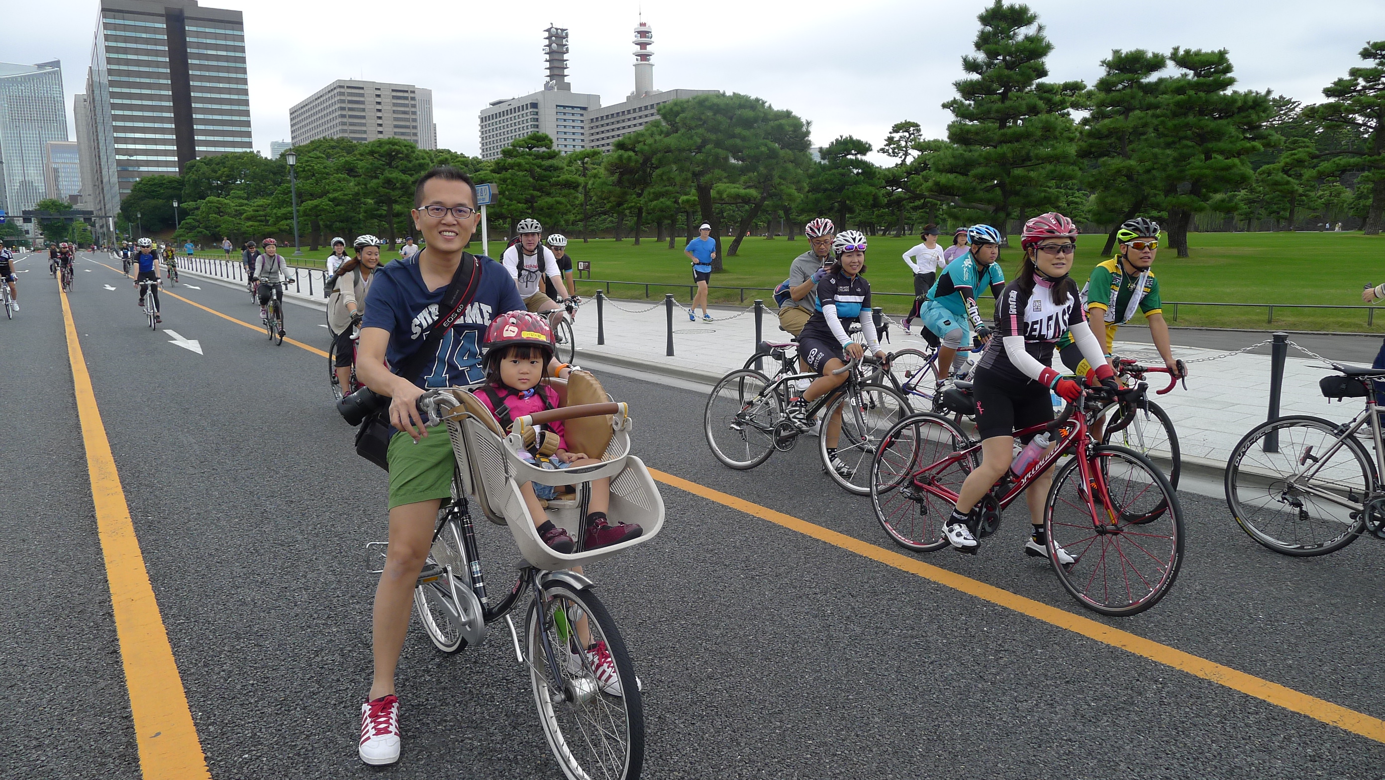 2014 東京慶生旅行 Day3 皇居外苑騎腳踏車 A Tung 當我們潼在一起