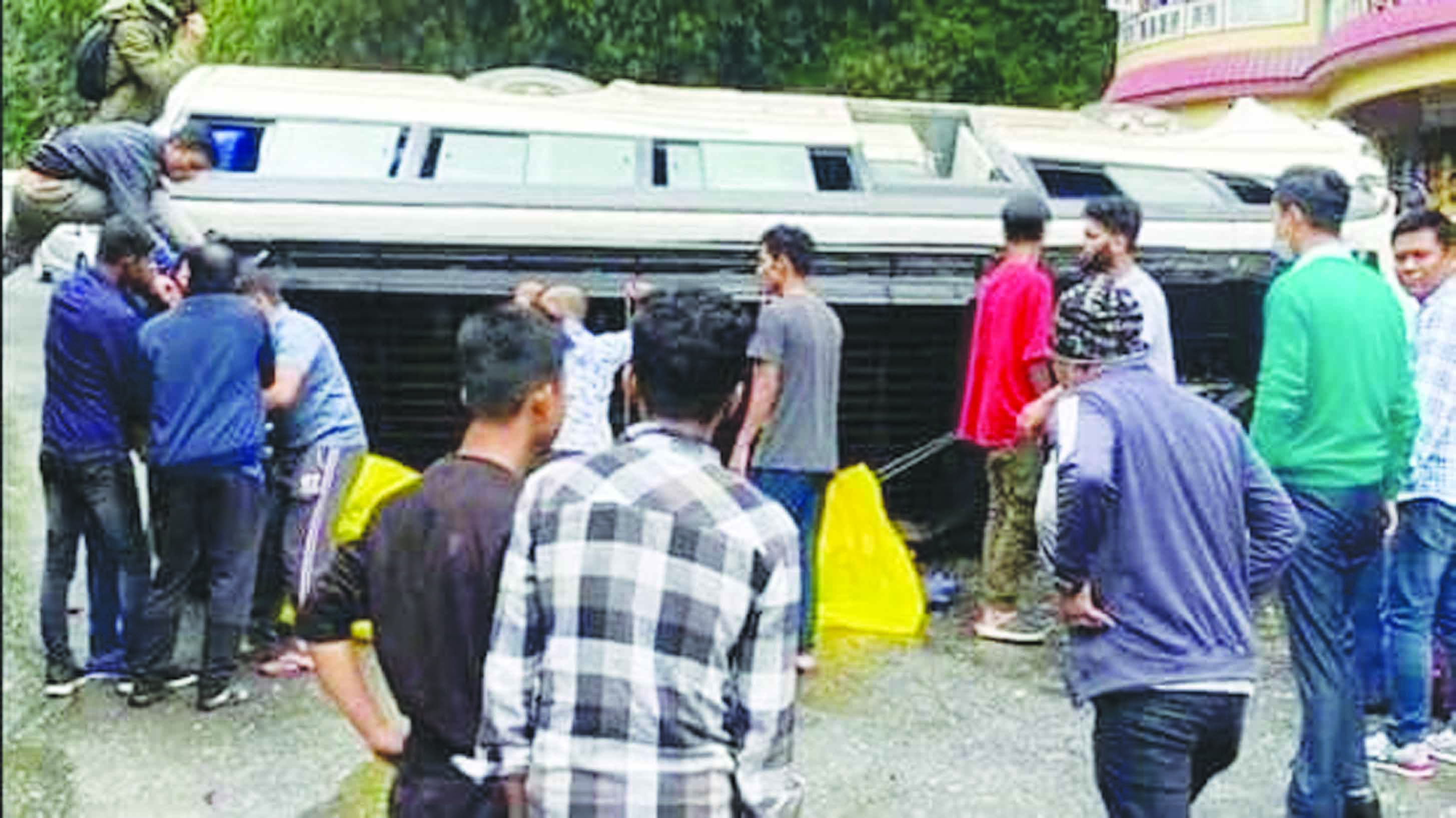 22 Students Of St Xaviers College Ranchi Injured As Bus Overturns In