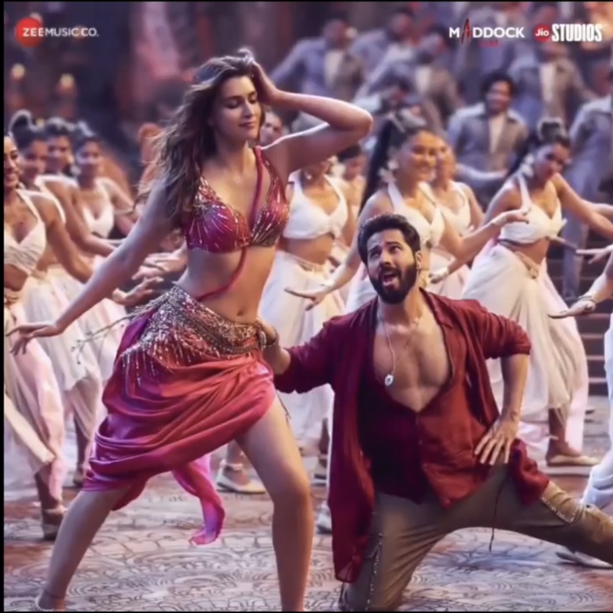 Teaser Of Biggest Song From Varun Dhawan And Kriti Sanon Starrer