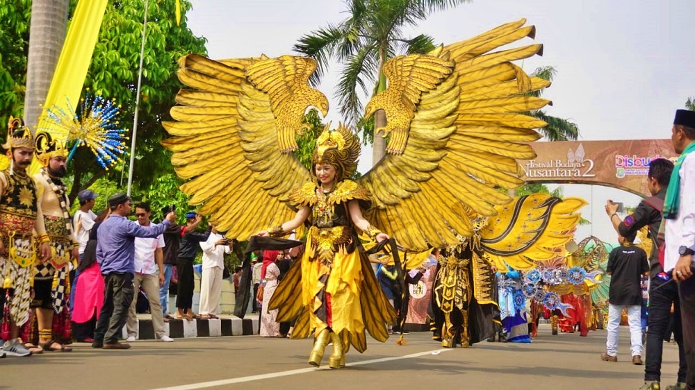 Ilustrasi Karnaval Festival Adat Budaya Nusantara Di Indonesiafoto