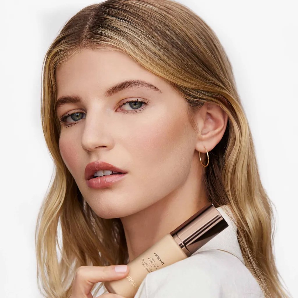 Sneak Peek Hourglass Ambient Soft Glow Foundation Beautyvelle