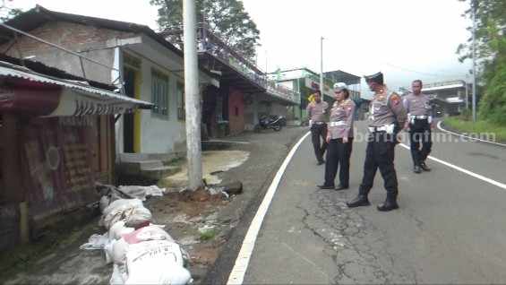 Longsor Jalur Sarangan Tawangmangu Perlu Pemeriksaan Detail