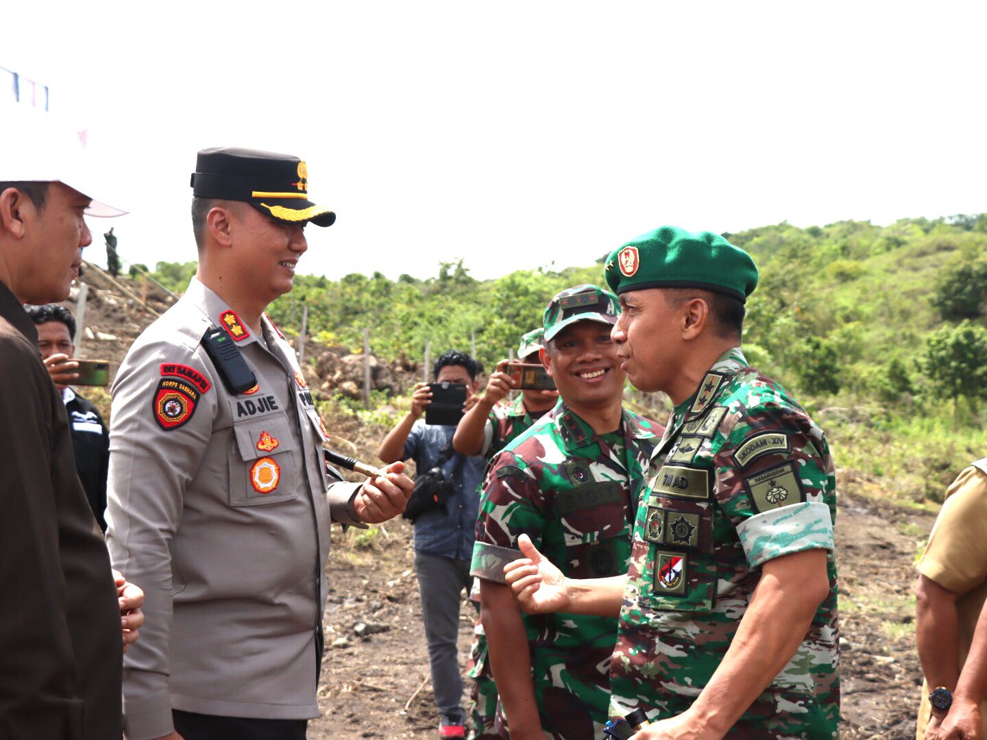 Pangdam Xivhasanuddin Tanam Jagung Di Kampung Medde Bimata